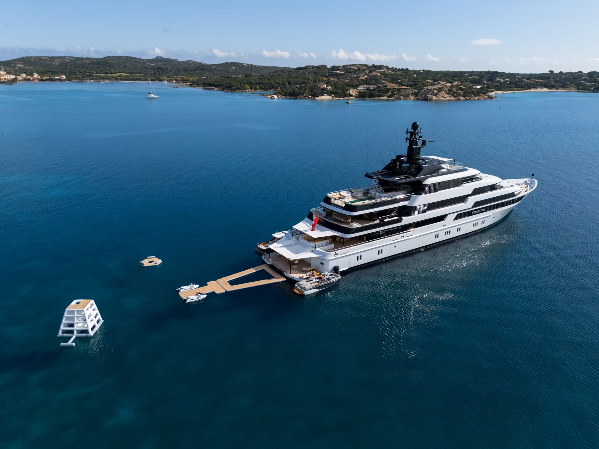 Yacht STARFIRE, Lurssen | CHARTERWORLD Luxury Superyacht Charters